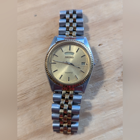 Seiko | Accessories | Vintage Presidential Seiko Mens Gold Tone Band Day Date Quartz Watch98 ...